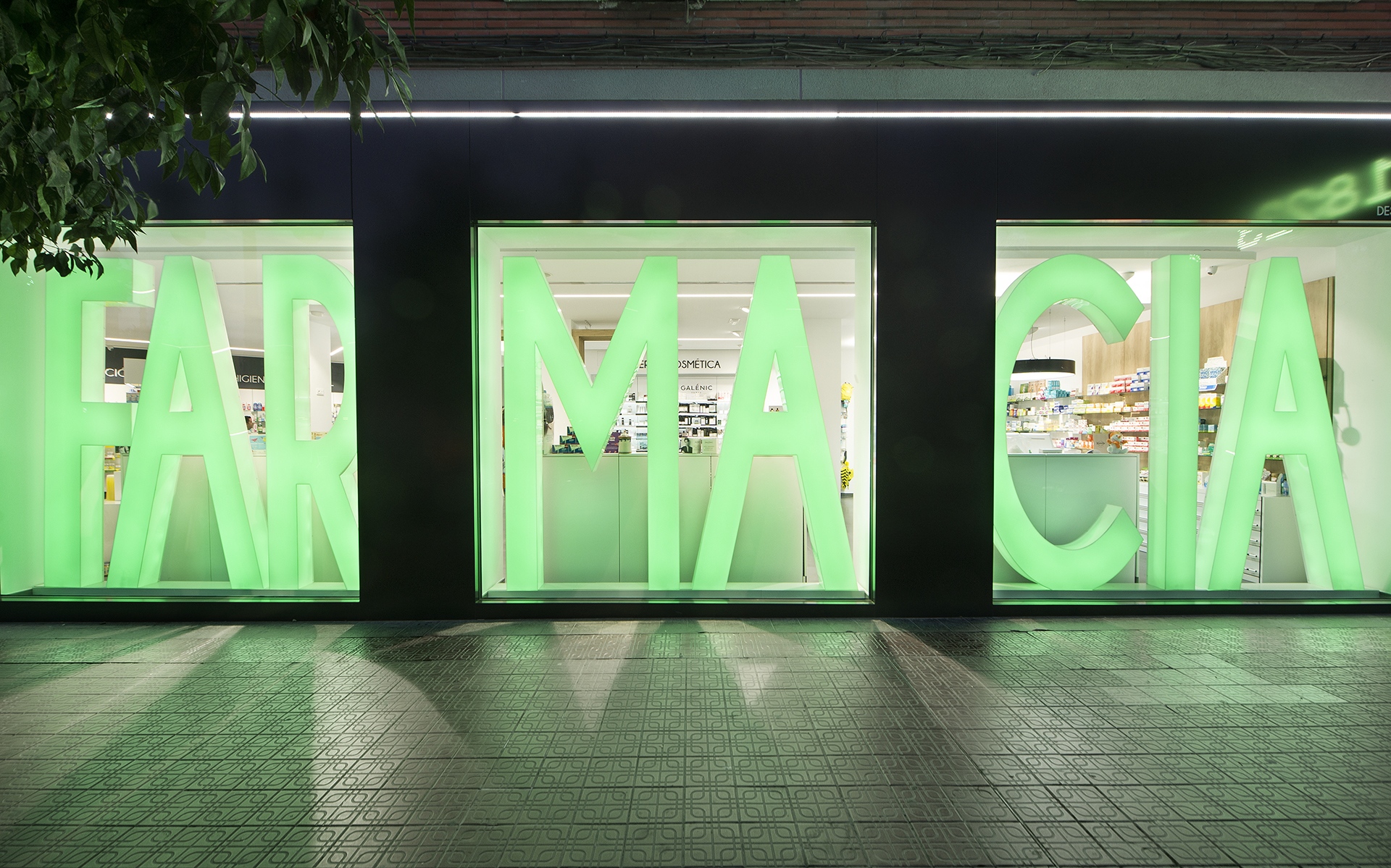 Cómo debe ser una fachada de farmacia - Inside Pharmacy
